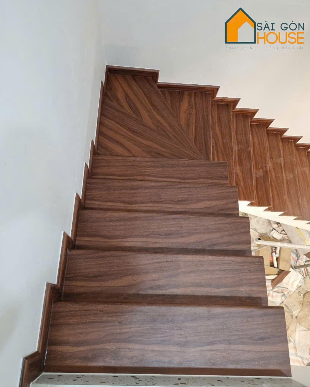 tam-op-mat-bac-cau-thang #trang-tri-cau-thang #thi_cong_mat-bac-cau-thang